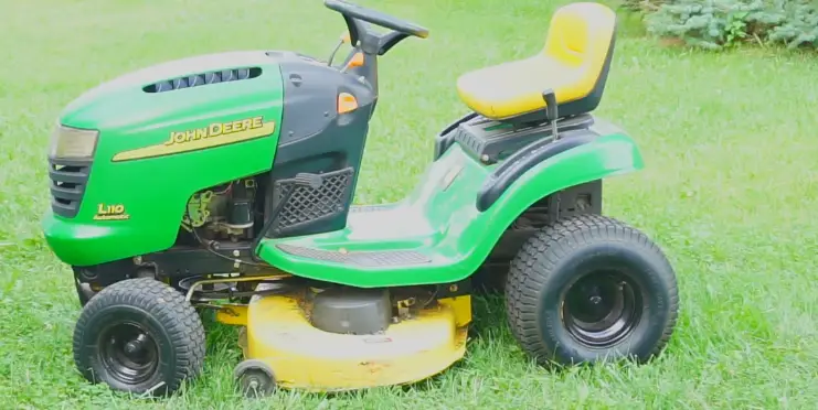 John Deere L110 Review: Pros And Cons - Mowerify